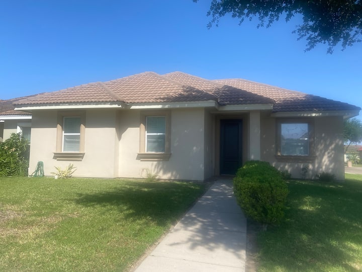 Charming Casa - Pharr, TX
