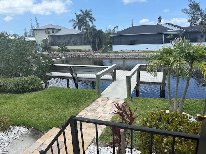 Hooked On Magnolia - Punta Gorda, FL