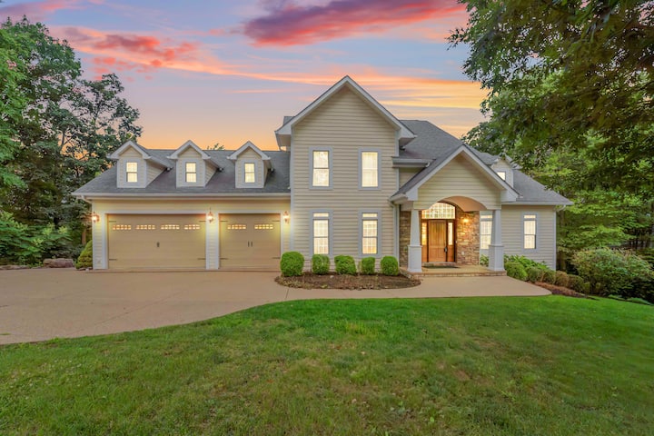 Holiday Getaway – Stunning Home With 4 Fireplaces - Cheat Lake, WV