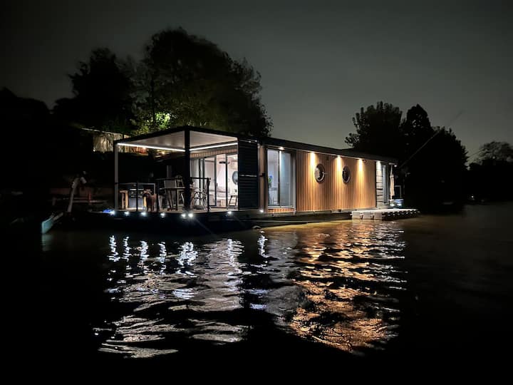 Floating 2br Apartment! - Reading