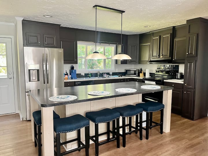 Cozy Coastal Getaway - Charleston, SC