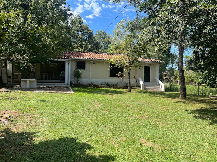 Hermosa Casa A Pasos Del Arroyo - Paraguay