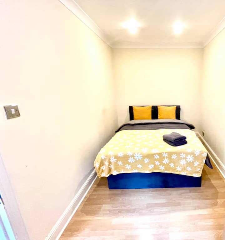 2 People - Edgware Road - Marylebone - Marylebone