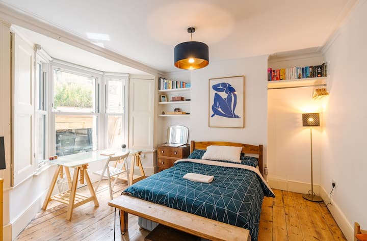 Peaceful Double Bedroom - Hackney Town House - London