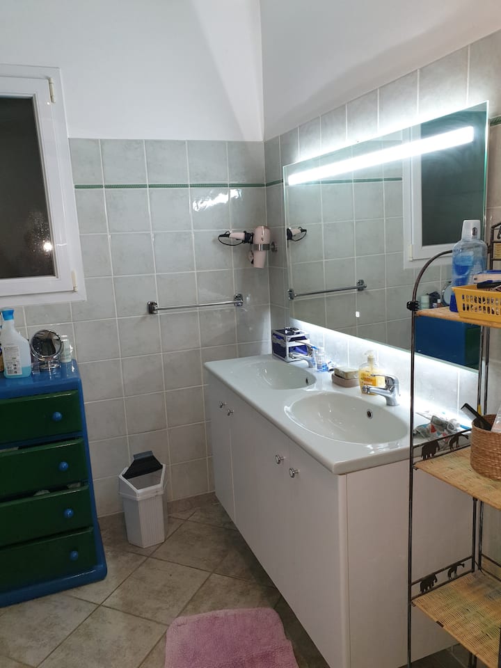 Chambre Dans Grande Maison - Die