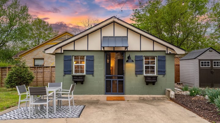 The Hummingbird • Cozy Standalone Private Studio - Little Rock, AR