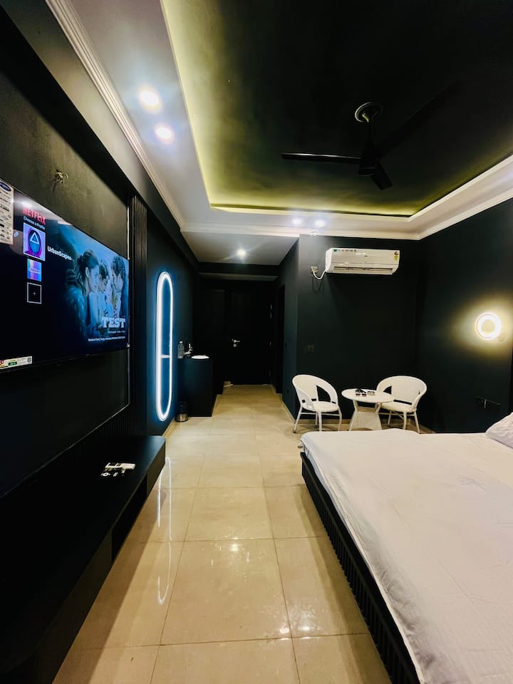 Blackomfy | Omaxe Hazratganj - 