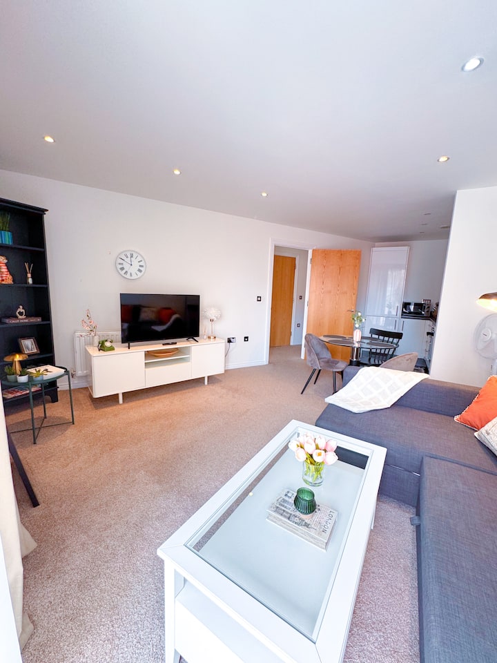 Family Flat W/ Balcony & Fast Wi-fi In London - London