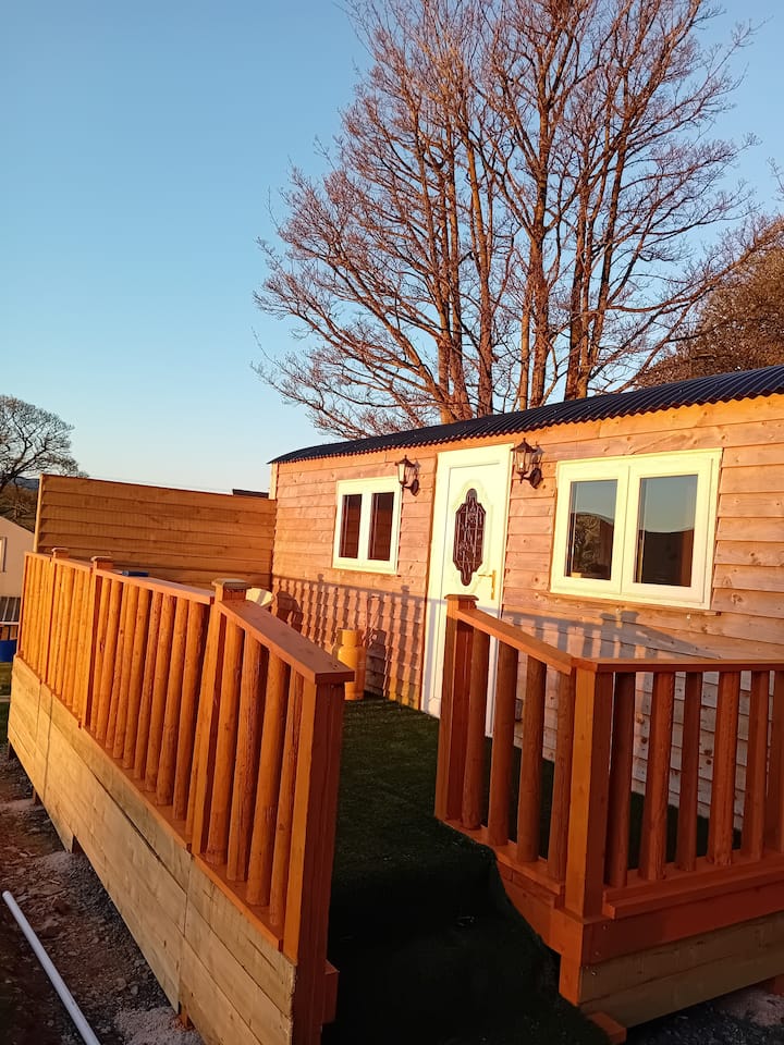 The Chestnut Hut - Downings