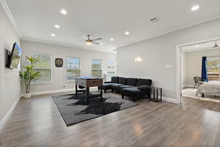 10br Game Room & Event Open Luxury Haven - Dallas, TX