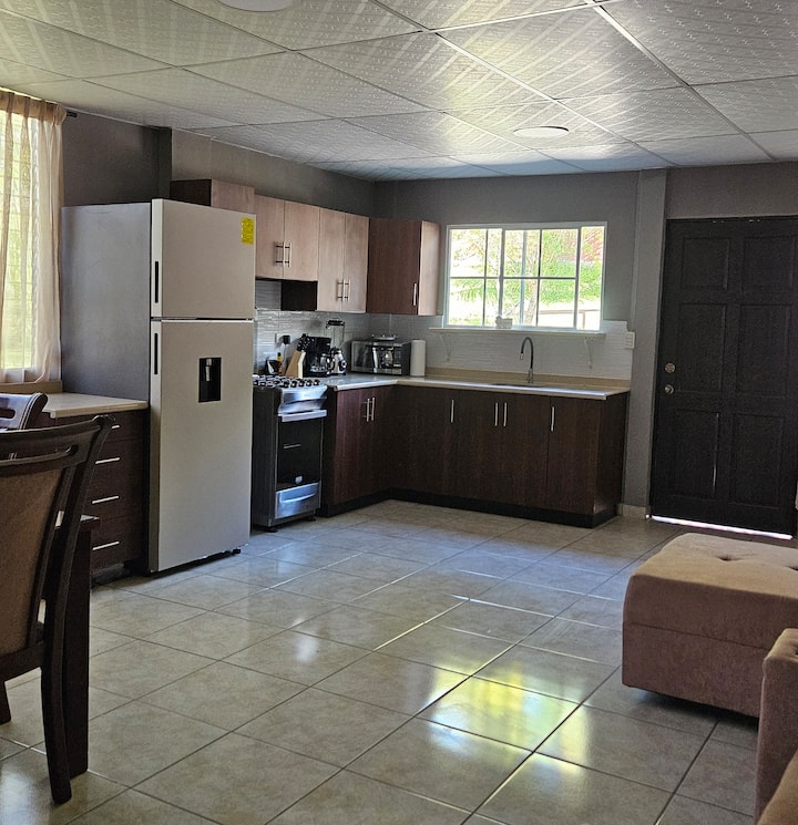 Casa Jardín. A Pocos Pasos De Plaza Comercial! - El Salvador