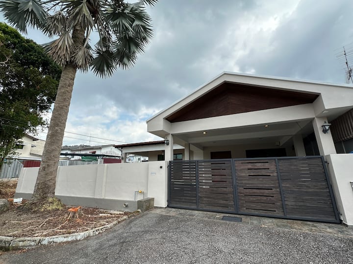 Peace Resorts-where Love And Joy Meet - Batu Pahat