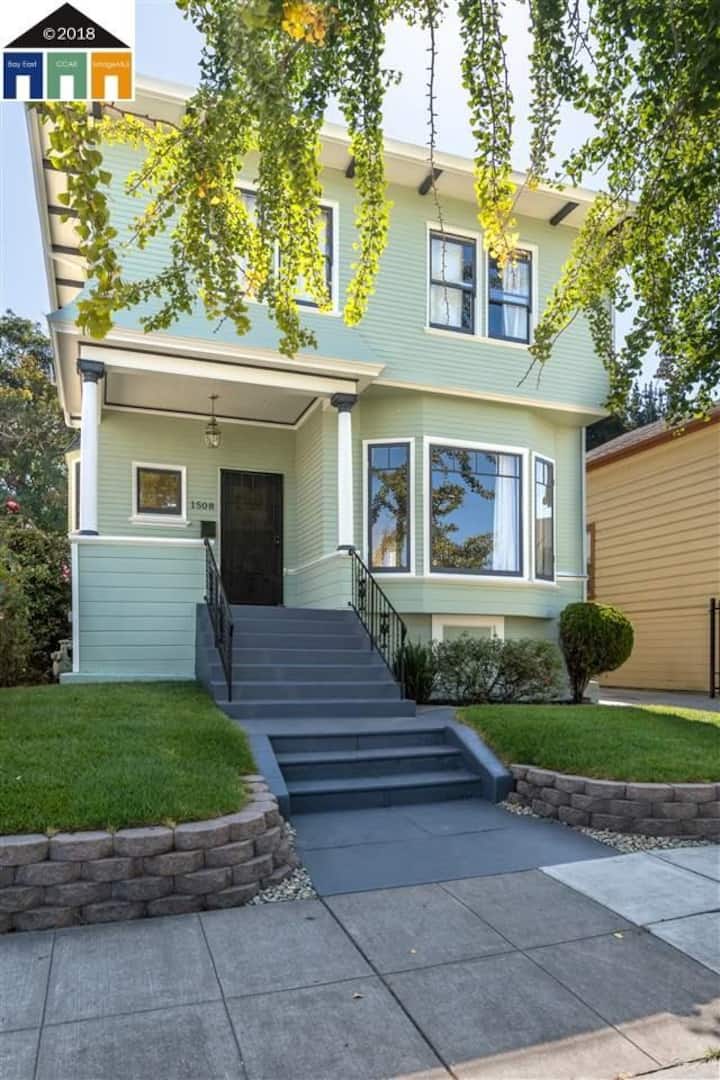 Beauty, Zen & Offstreet Parking - 2 Bedroom/1 Bath - Berkeley, CA