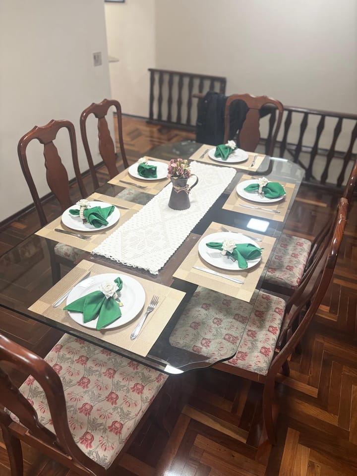 Casa No Centro Da Cidade, Ao Lado Da Praça - Amparo