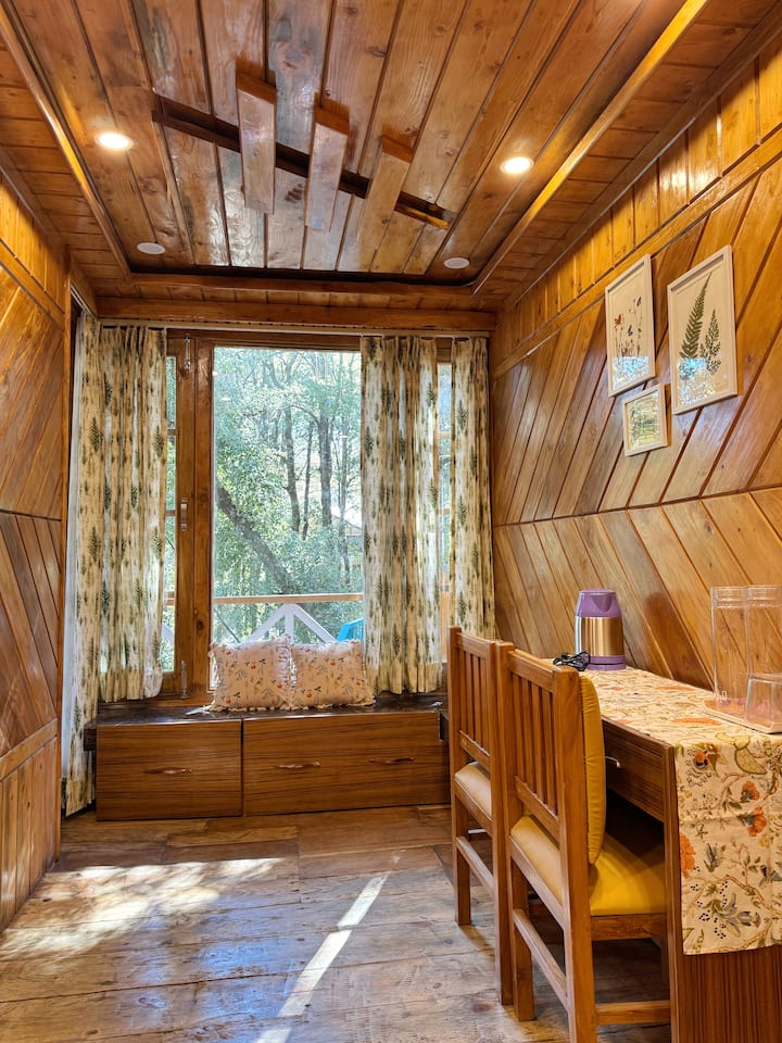 Arcelia Cottage, Willow Room W/ Sunroom - Nainital