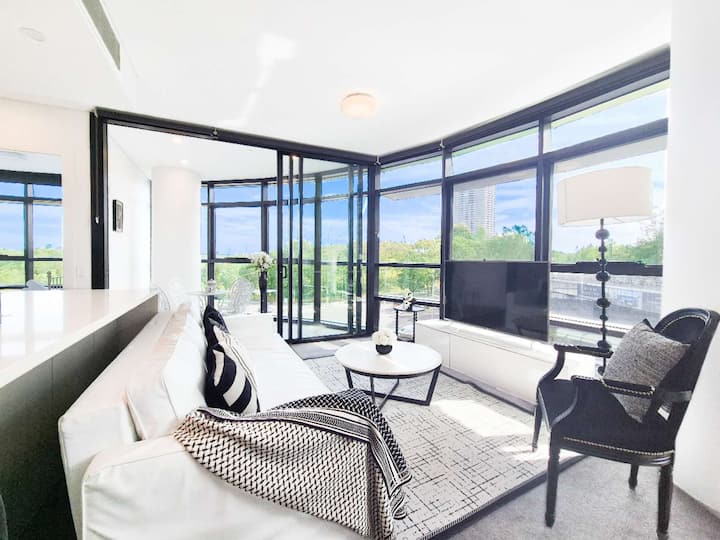 Timeless Black & White Charm | 2br+kids Room - Parramatta