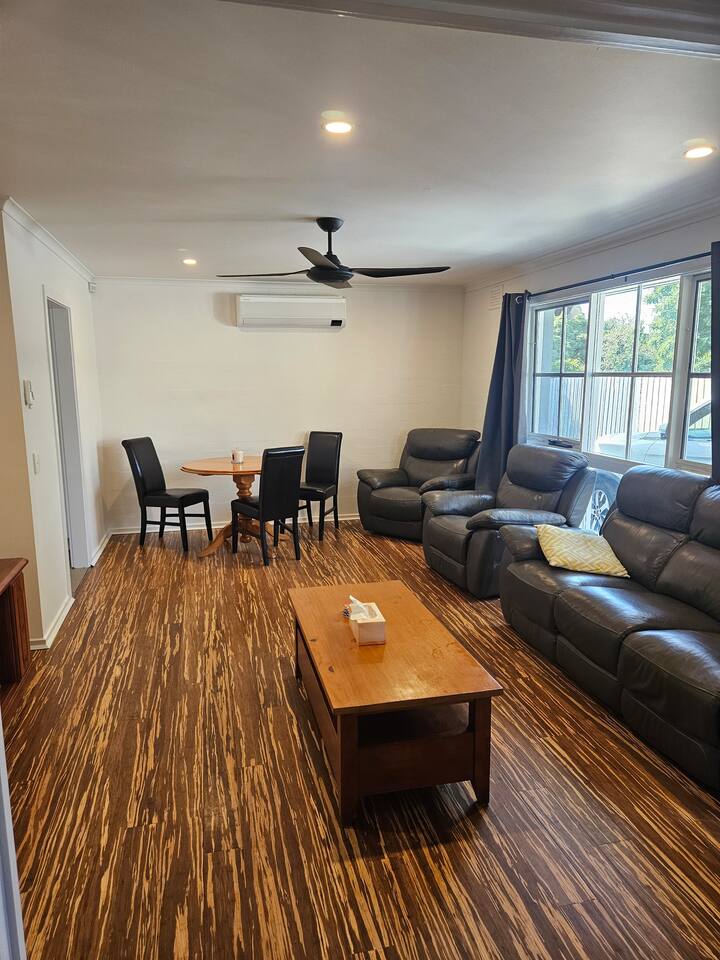 Bright, Central And Private Frankston Home - Frankston