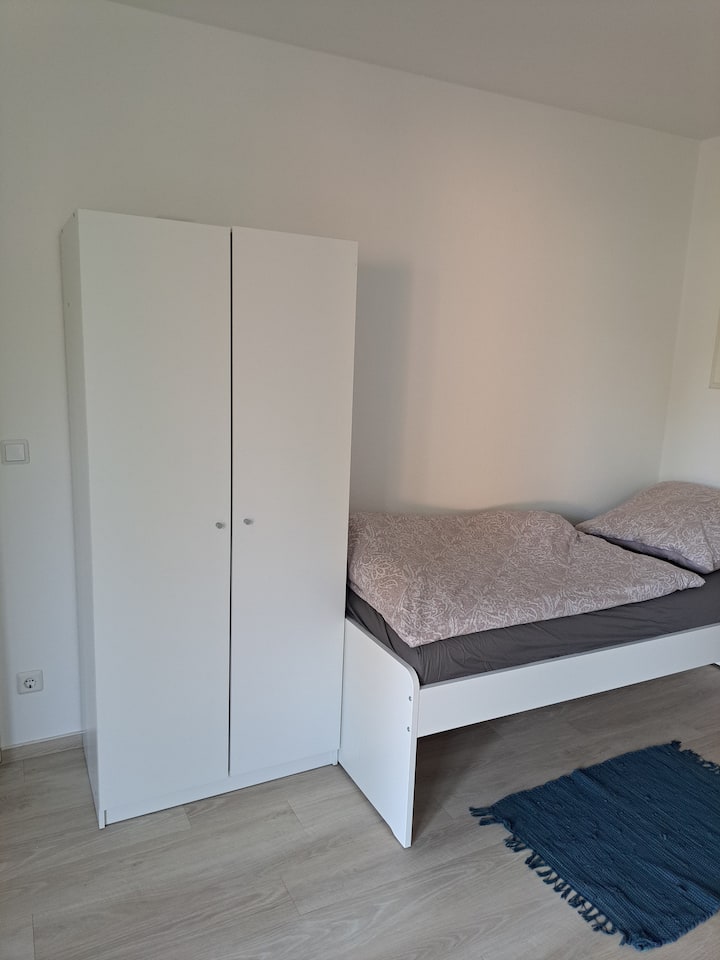 Women Only-bright And Cosy Room With Own Balcony - Wiesbaden