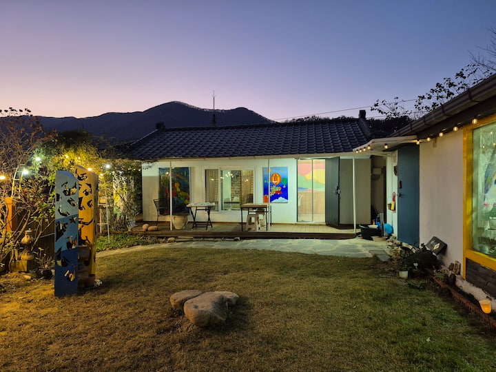 "스테이 하구" 
서경주역 3분거리, 한옥 스테이, 독채 - Gyeongju