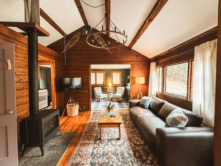 Cozy Cabin On 5 Acres W/ Hot Tub & Fire Pit - Connecticut