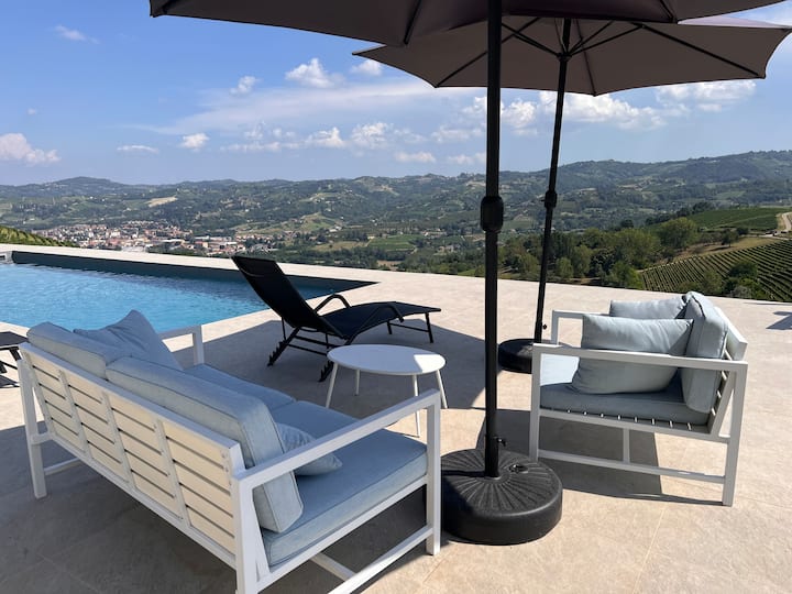 Traumoase In Den Weinbergen. - Piëmont