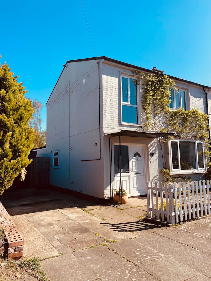 Full Family Home With Studio Cabin And Garden - Hounslow