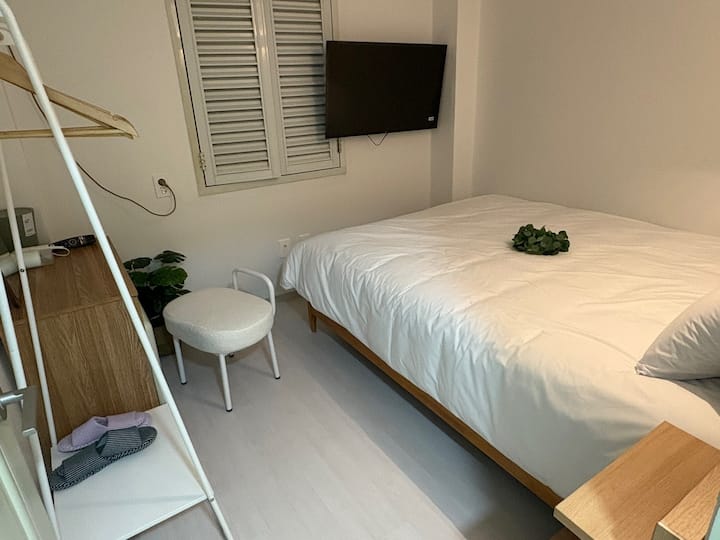 리모델링 *감성I개별욕실i공항버스 지하철5분i동대문성수홍대명동20~35i무료 건조기라면생수 - South Korea