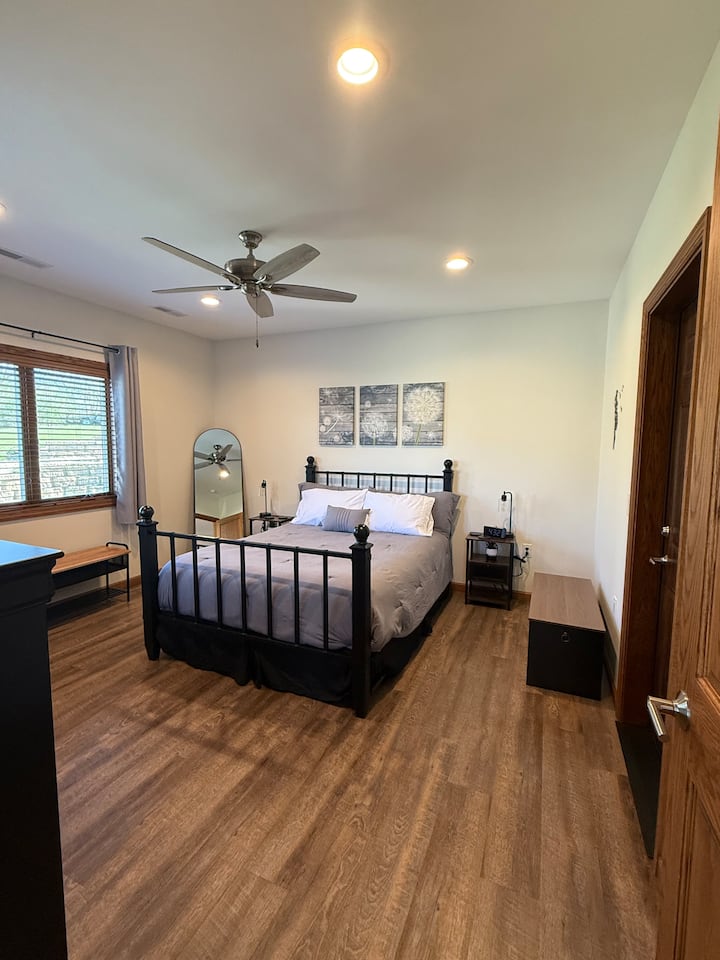 Pet Friendly Fully Furnished 1-bedroom Oasis - Middleton, WI