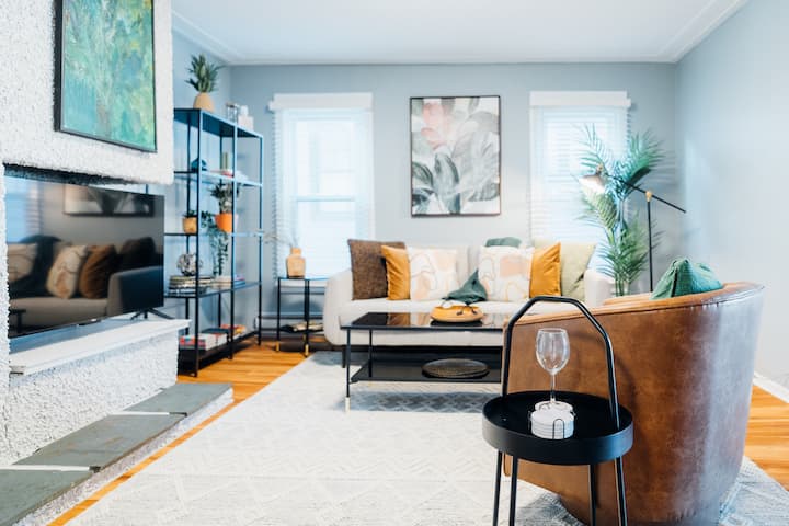 Centrally Located Apartment - No Cleaning Fee - Minneapolis, MN