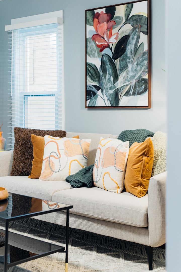 Comfortable King Bed Suite - No Cleaning Fee - Minneapolis, MN