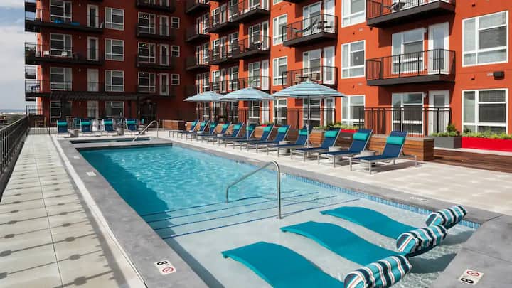 1 /1 Apt W Pool And Hot Tub - Denver, CO