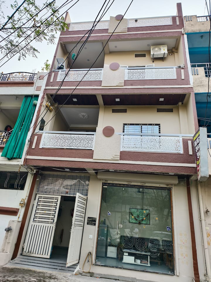 "Entire 6-bhk Stay | Ideal For Family Trips  । - Ujjain