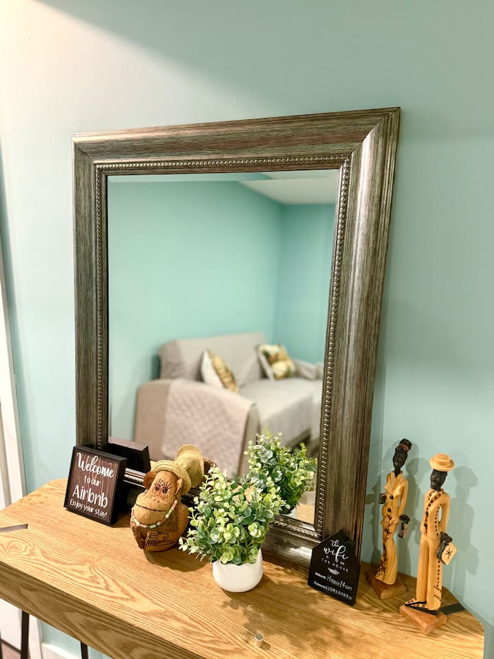 Cozy & Stylish Basement Unit - Hamilton