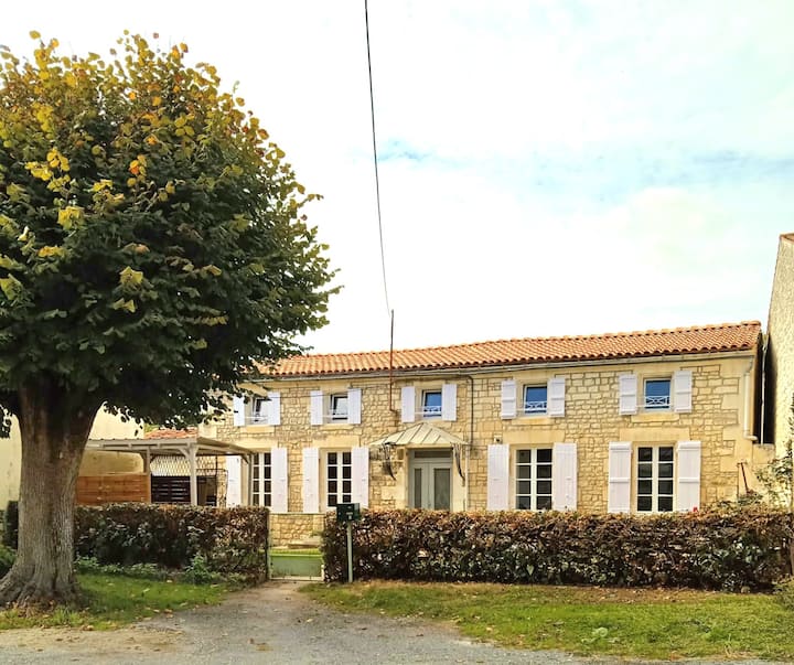 Le Logis Du Tilleul – Charme Charentais Garanti - Château de la Roche Courbon