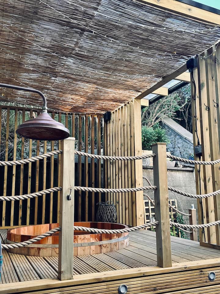 Beachside Paradise With Hot Tub And Outdoor Shower - Lyme Regis