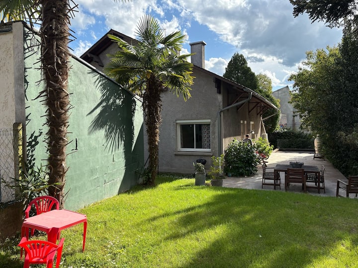 Maison Familiale Spacieuse - Pau