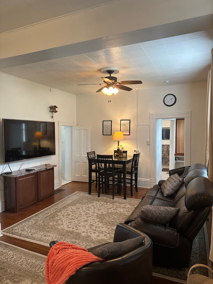 Spacious Victorian Townhouse - Livingston, MT