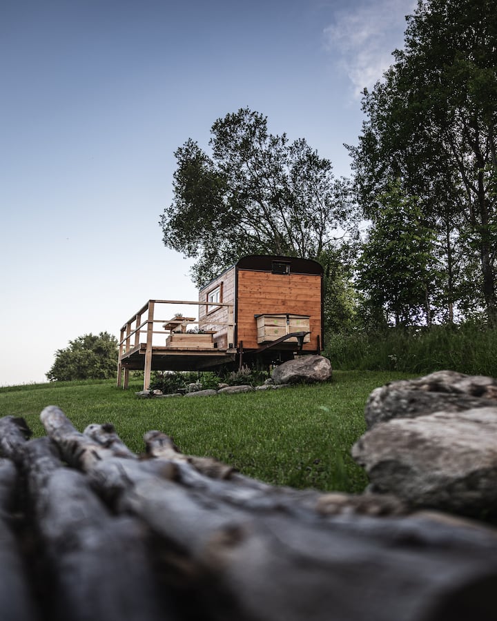 Le Petit

Romantika V Maringotce S Výhledem - Czech Republic