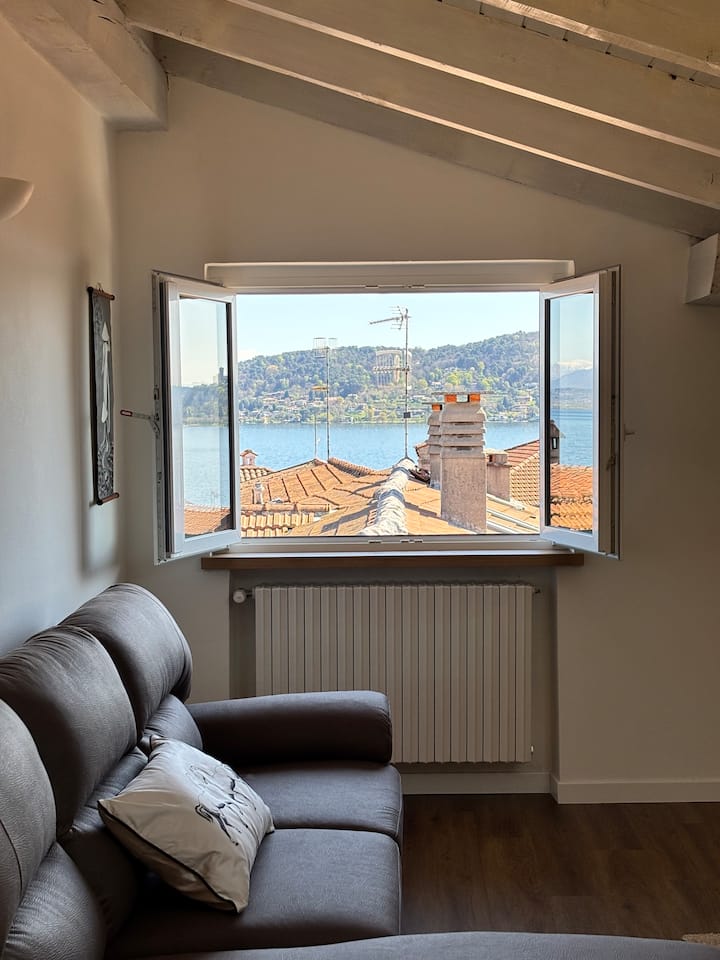 Splendida Mansarda Vista Lago - Meina