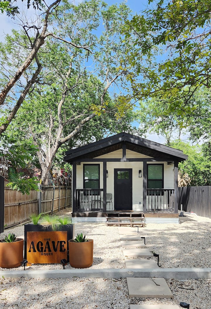 Stay At The Agave - New Braunfels Tiny House - New Braunfels, TX