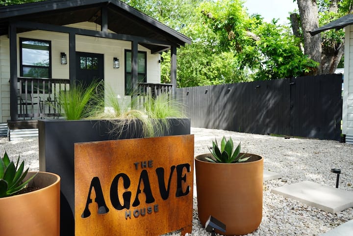 Stay At The Agave - New Braunfels Tiny House - New Braunfels, TX