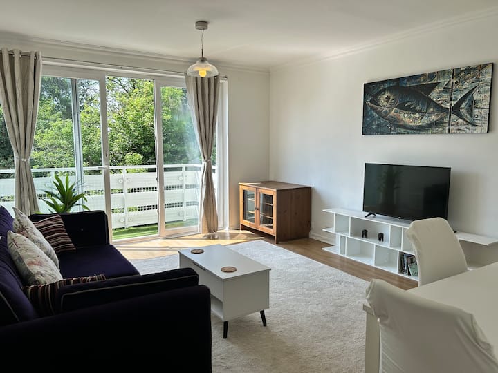 Large 2bed With Balcony And Parking - Reading