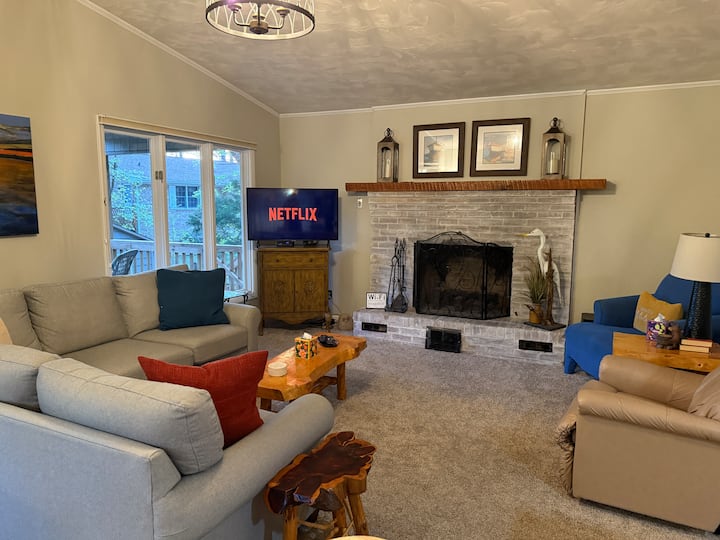 Lake Front Cozy Cottage - Lake House, Gasburg