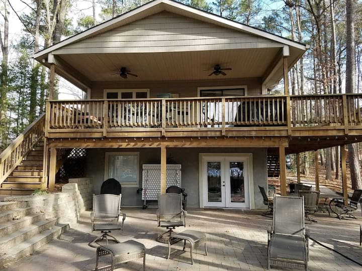 Lake Front Cozy Cottage - Lake House, Gasburg