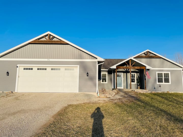 Very Spacious New Ranch House - Oshkosh, WI