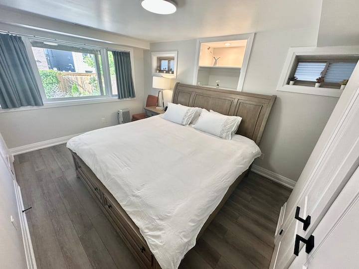 Private Walkout Modern Apartment - Newmarket