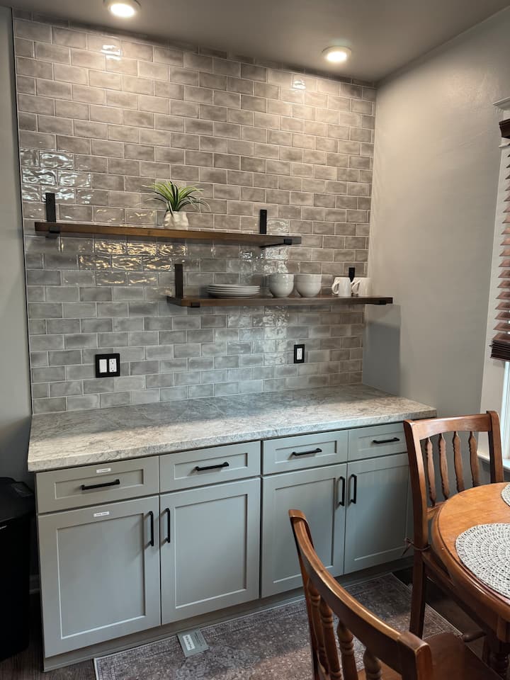 Cozy Centrally Located Upper Apt - Buffalo, NY