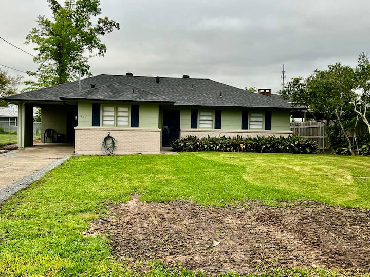 Charming Downtown Getaway - Lake Charles, LA