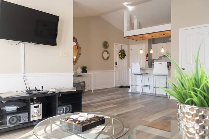 Chic & Cozy Condo - University City Boulevard – Charlotte