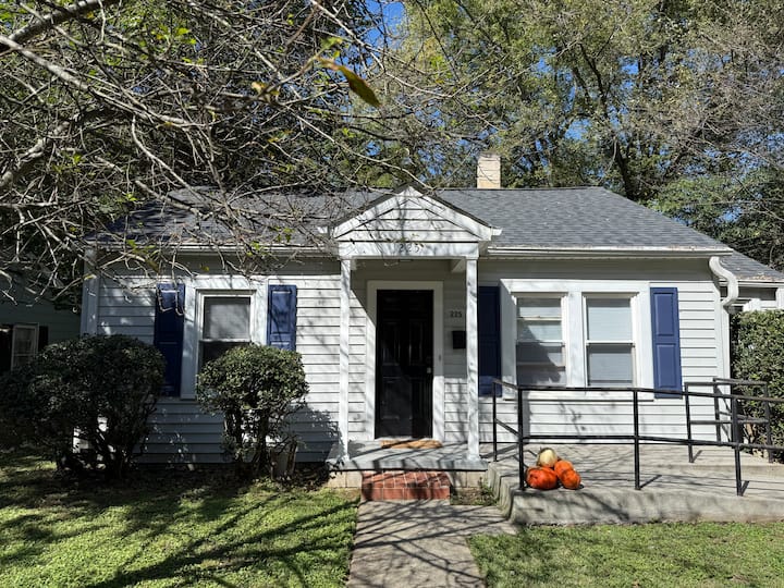 Sunny Washington Park Cottage - Winston-Salem, NC
